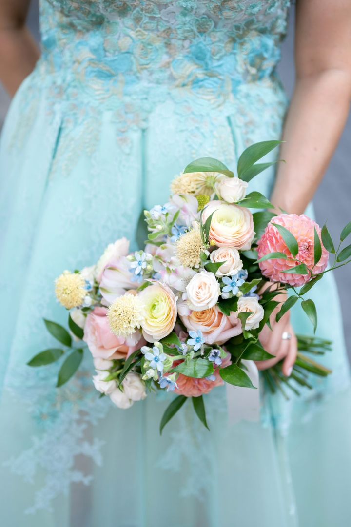 A soft and sweet small summer wedding – Periwinkle Flowers